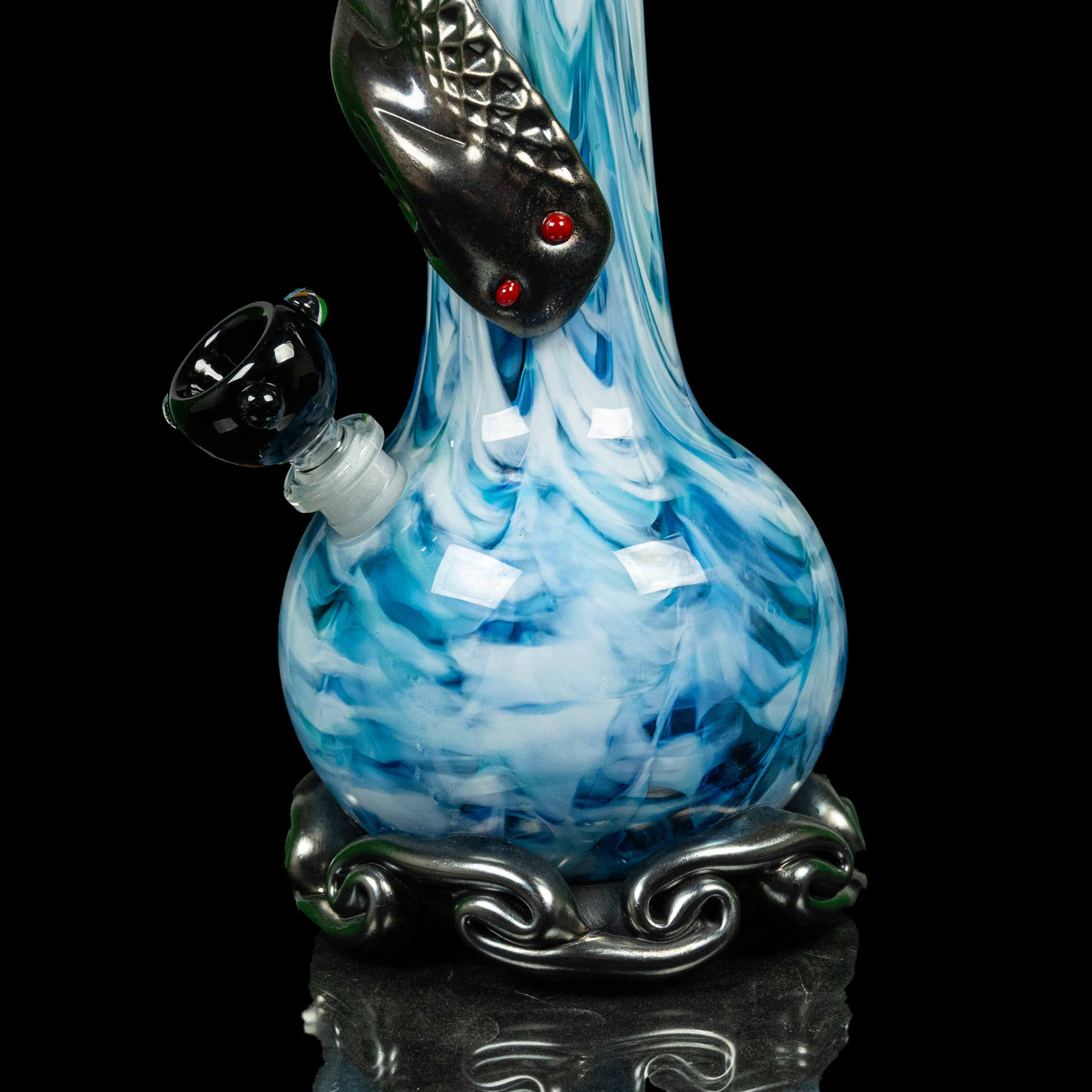 Snake bong – Noble Glass Gallery